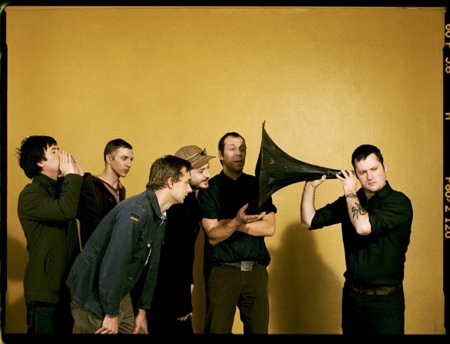 Modest Mouse. Il videoclip di "Coyotes" tratto da "Strangers To ...