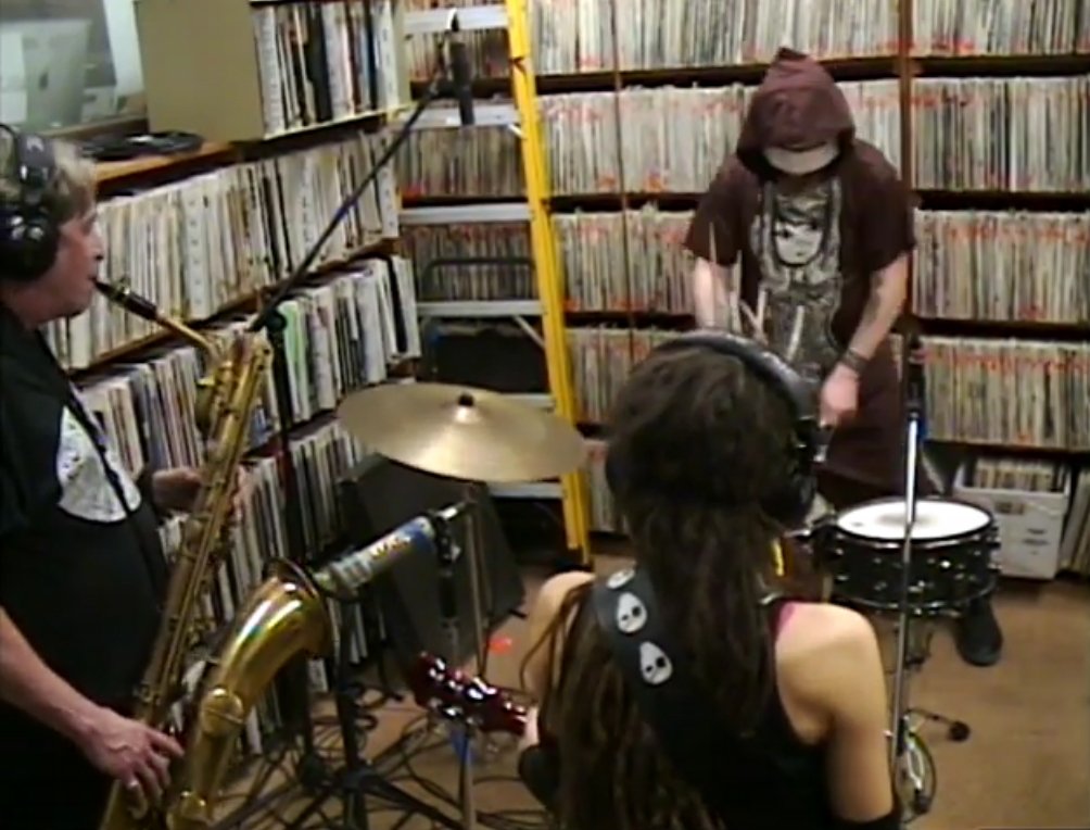 OvO. Il video del live-set del 2008 assieme a Steve Mackay per KFJC ...