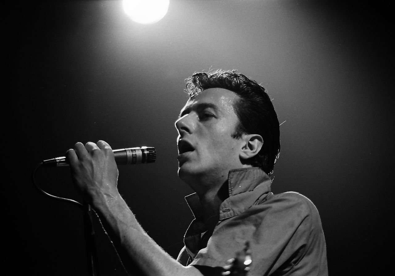 Joe Strummer. Il video dell'inedita versione acustica di "Junco Partner ...