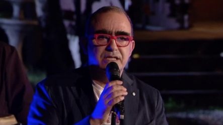 Elio canta e magnifica Enzo Iannacci e parla di nuovi conformismi a ...