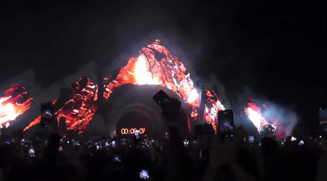 L'Astroworld 2021 di Travis Scott finisce in tragedia. Aperta un ...