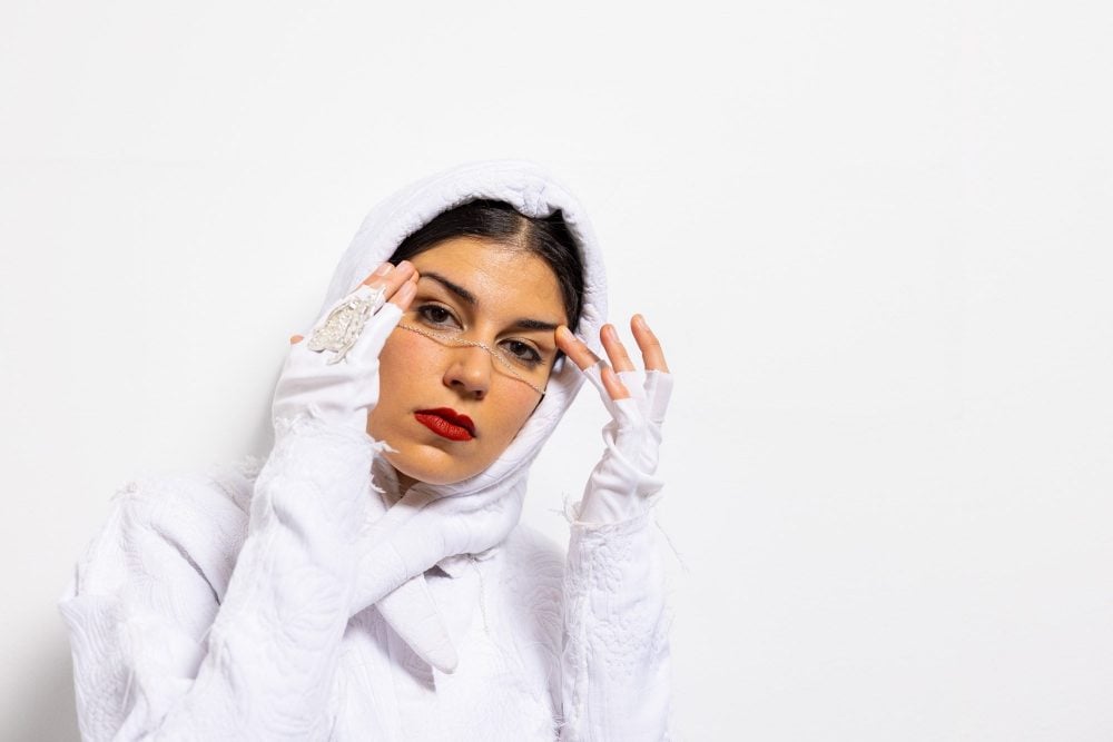 In equilibrio tra pop e imprevedibilità, Marina Herlop ci racconta ...