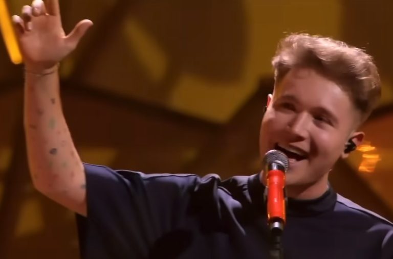 Sanremo 2024. “Vai!” con il folk pop di Alfa ...e l'AI song è servita ...