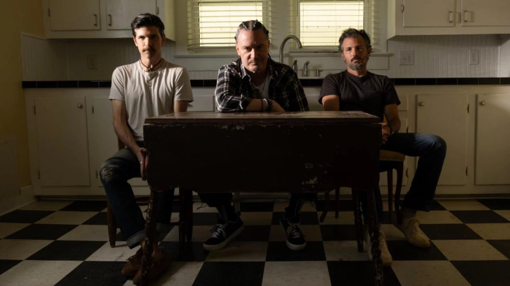 Mike Patton è un folk singer: con gli Avett Brothers nasce AVTT/PTTN ...