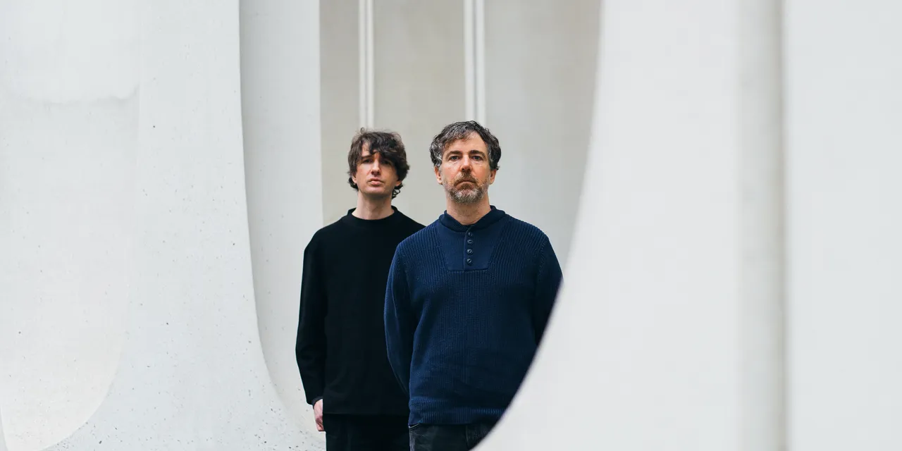 Visible Cloaks - Paradessence - Recensioni - SENTIREASCOLTARE